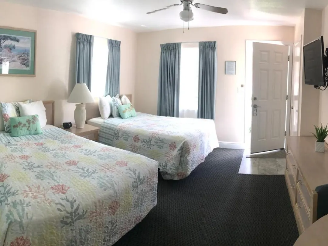 Carlton House Motel And Suites - St. Pete Beach, FL