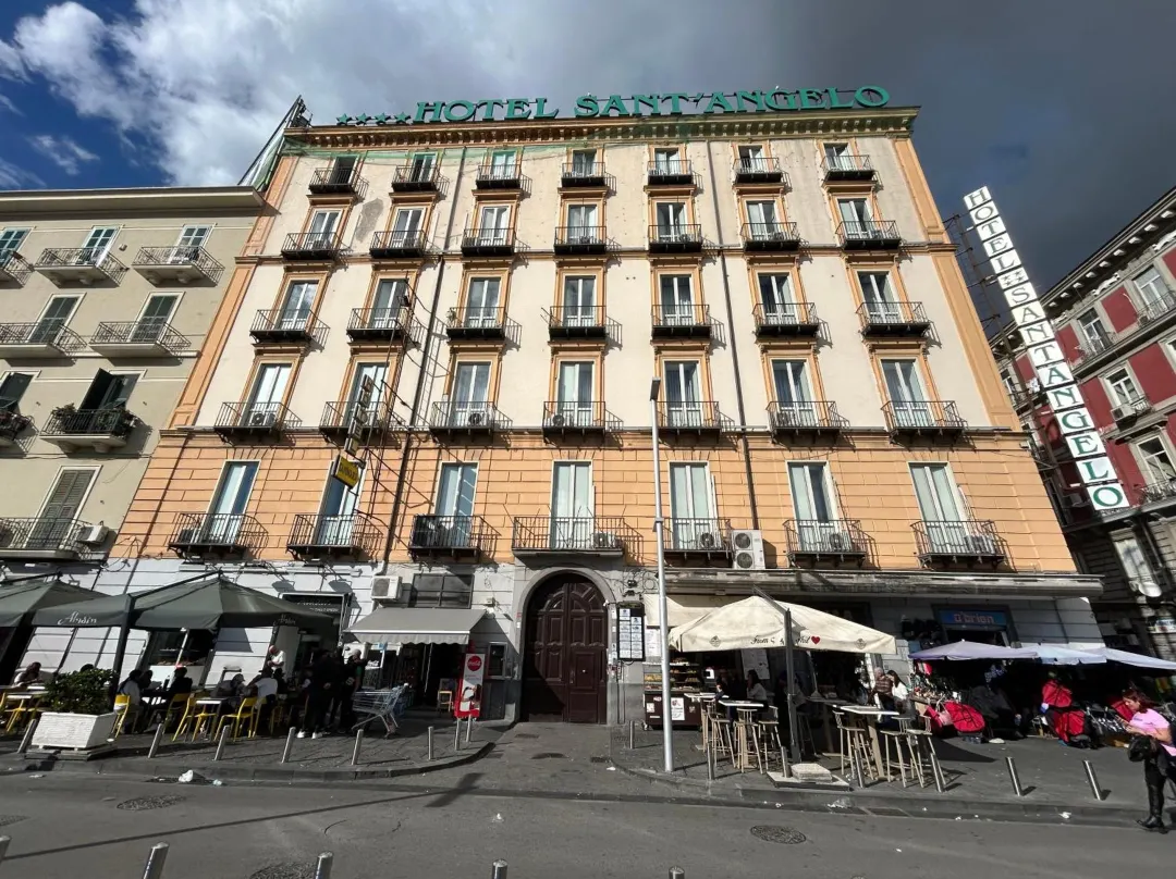Track 60 - Private Rooms Garibaldi - Naples