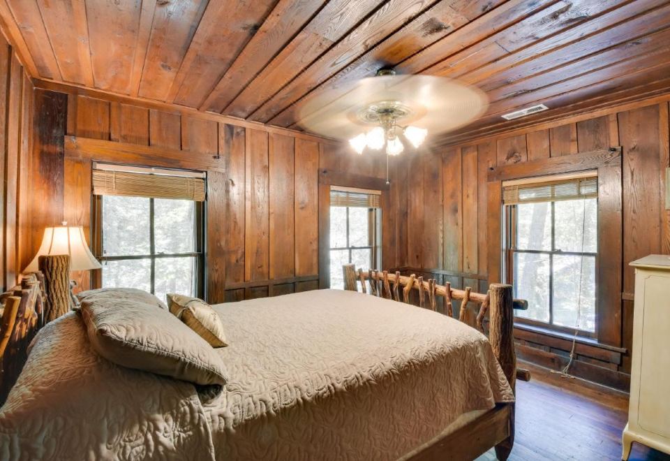 21 Mi to Devils Fork State Park Sunset Cabin! (Pickens County) Updated ...