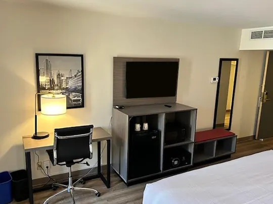 Ramada By Wyndham Milwaukee - Wauwatosa, WI