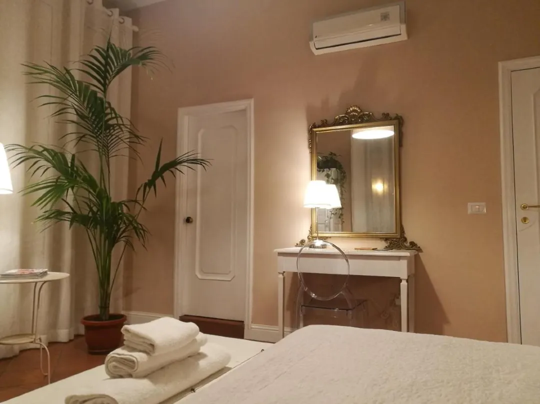 Bed Morelli 49 , Chiaia - Naples