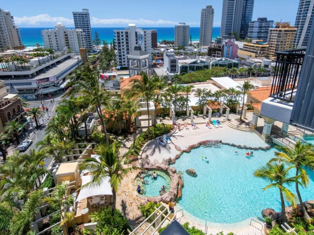 Resort Style Chevron Apartments Surfers Paradise By Gold Coast Travels - Surfers Paradise