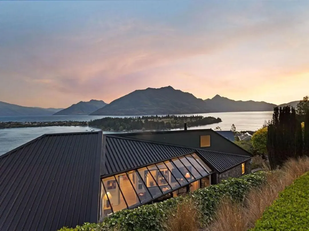 Qt Paradise: Panoramic Views & Elegant Comfort - Queenstown