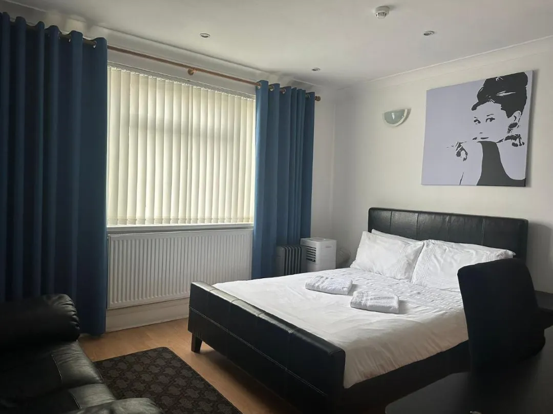 3 Luxury En-suite Bedrooms - Cardiff