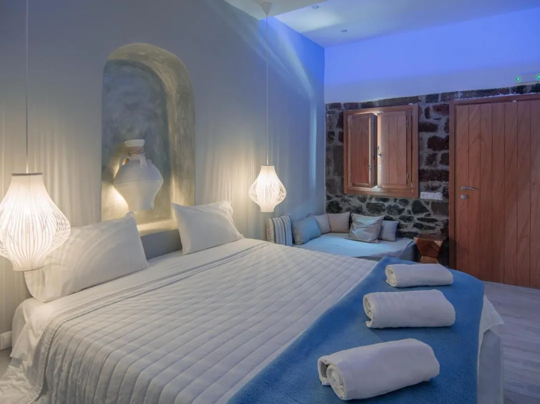 Loucas On The Cliff - Santorini