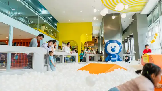 Rebound Trampoline Park: trampolines + climbing + playhouses + ball ...
