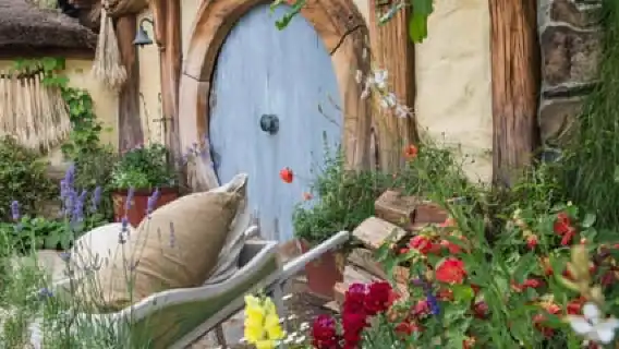 From Auckland: Hobbiton Movie Set Trip with Guided Tour | Trip.com