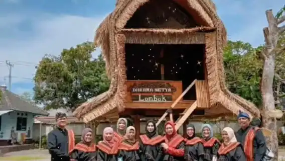 Lombok : Sasak Traditional Tour/Mandalika Tour | Trip.com