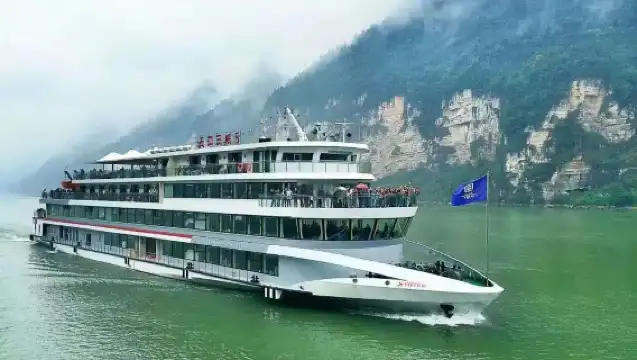 Yichang Two Dams One Gorge + Three Gorges Dam + Gezhouba Dam Lock 1-day ...