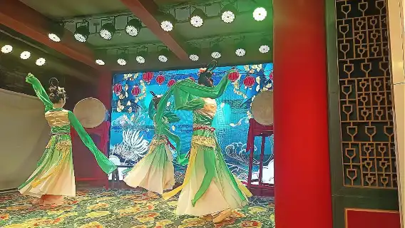 Chengdu Shenghua Theater Teahouse - Sichuan Opera Face-changing Show ...