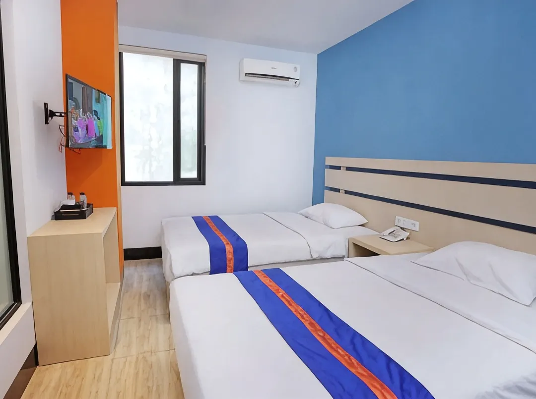 Budget Hotel By The Harbour - Padang