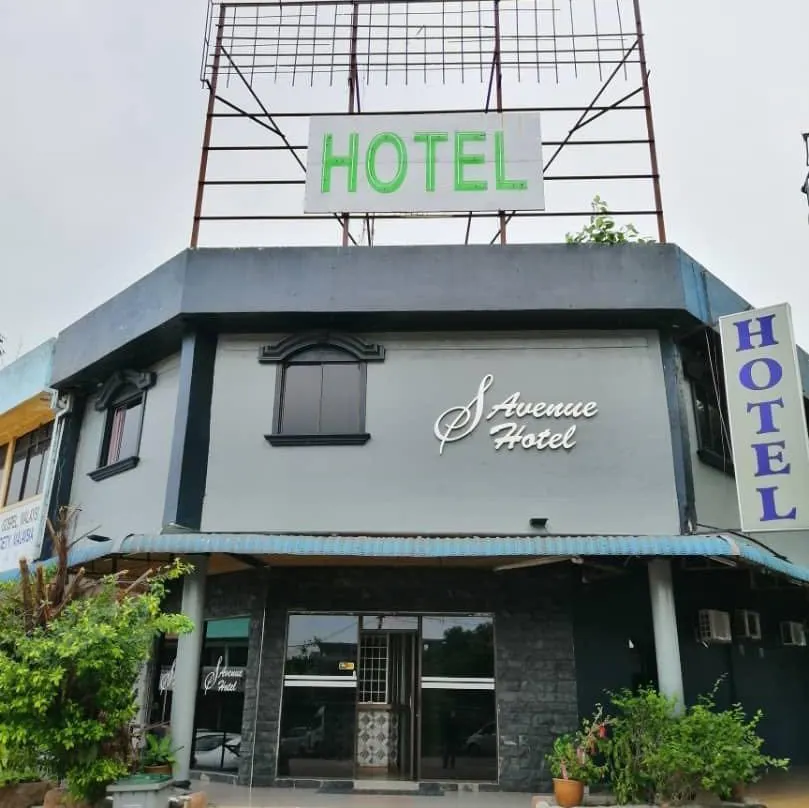 S Avenue Hotel - Ulu Tiram