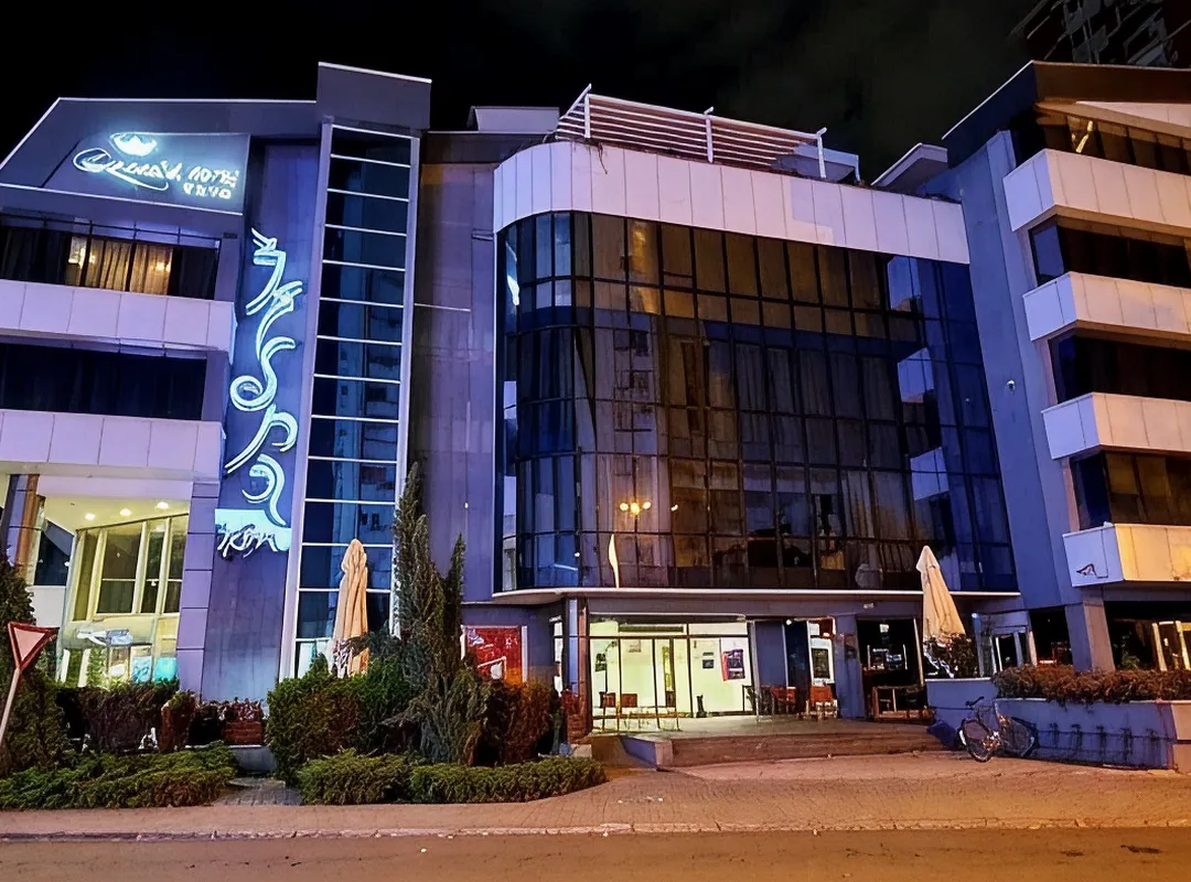 Queen's Hotel - Zebra Centre - Skopie