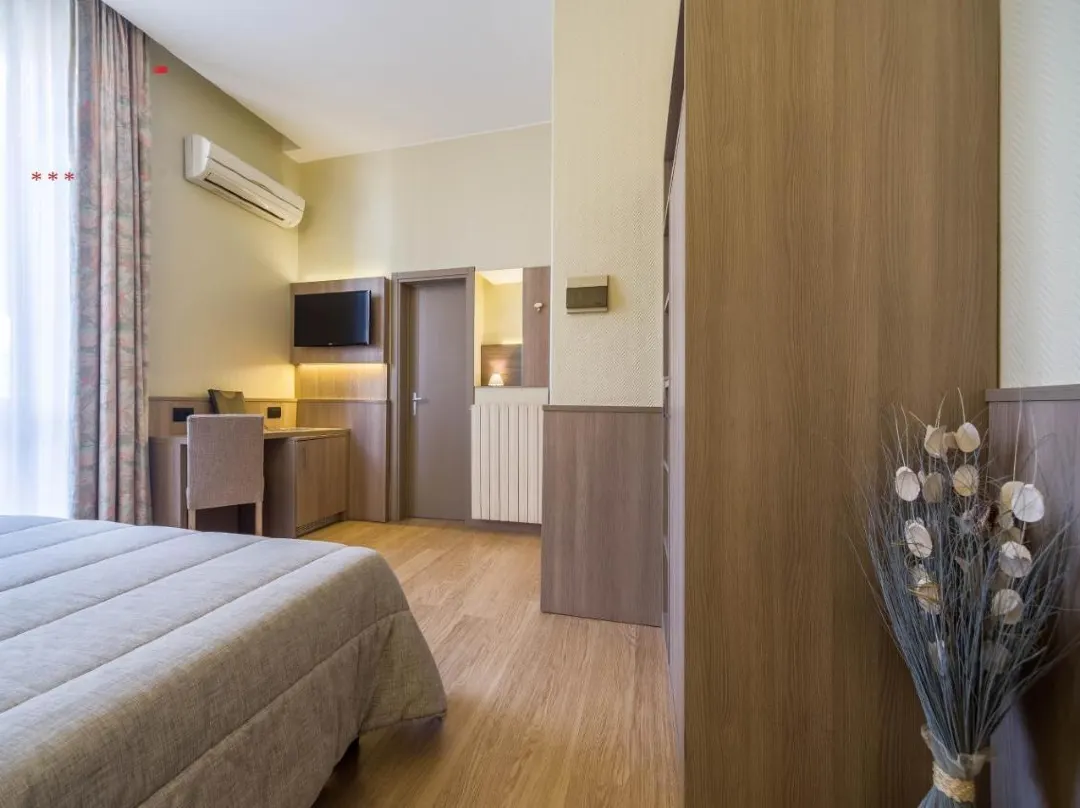 Hotel Est Piombino - Piombino