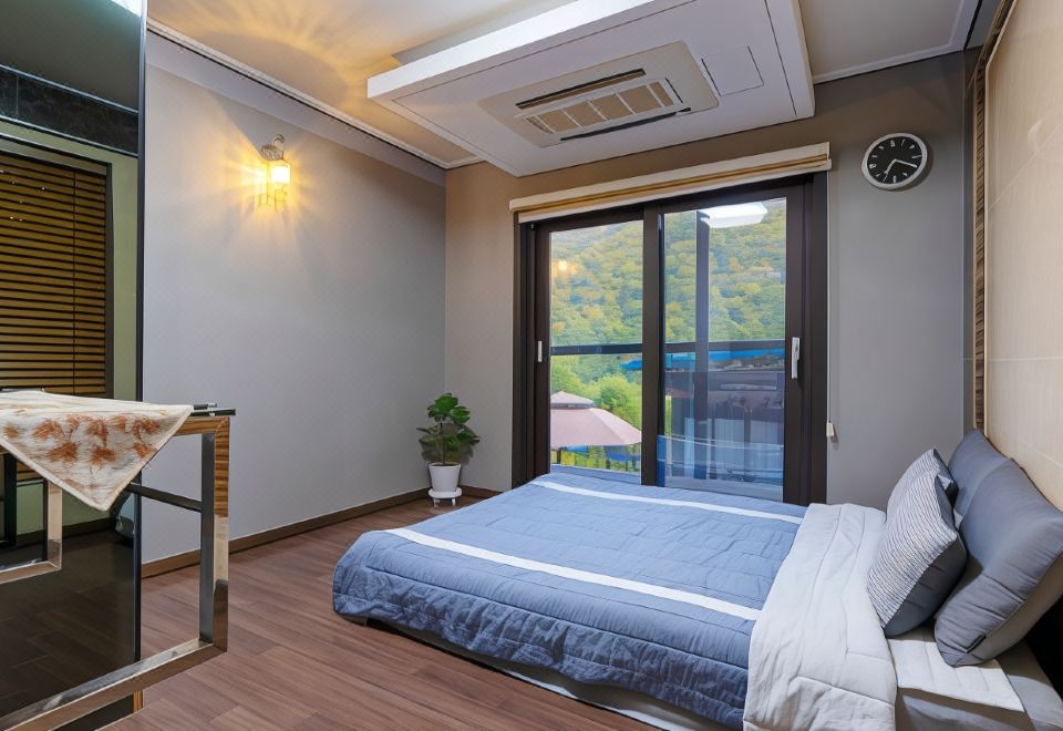 Hongcheon River Caravan Glamping Pension (Near Vivaldi Park),Hongcheon ...