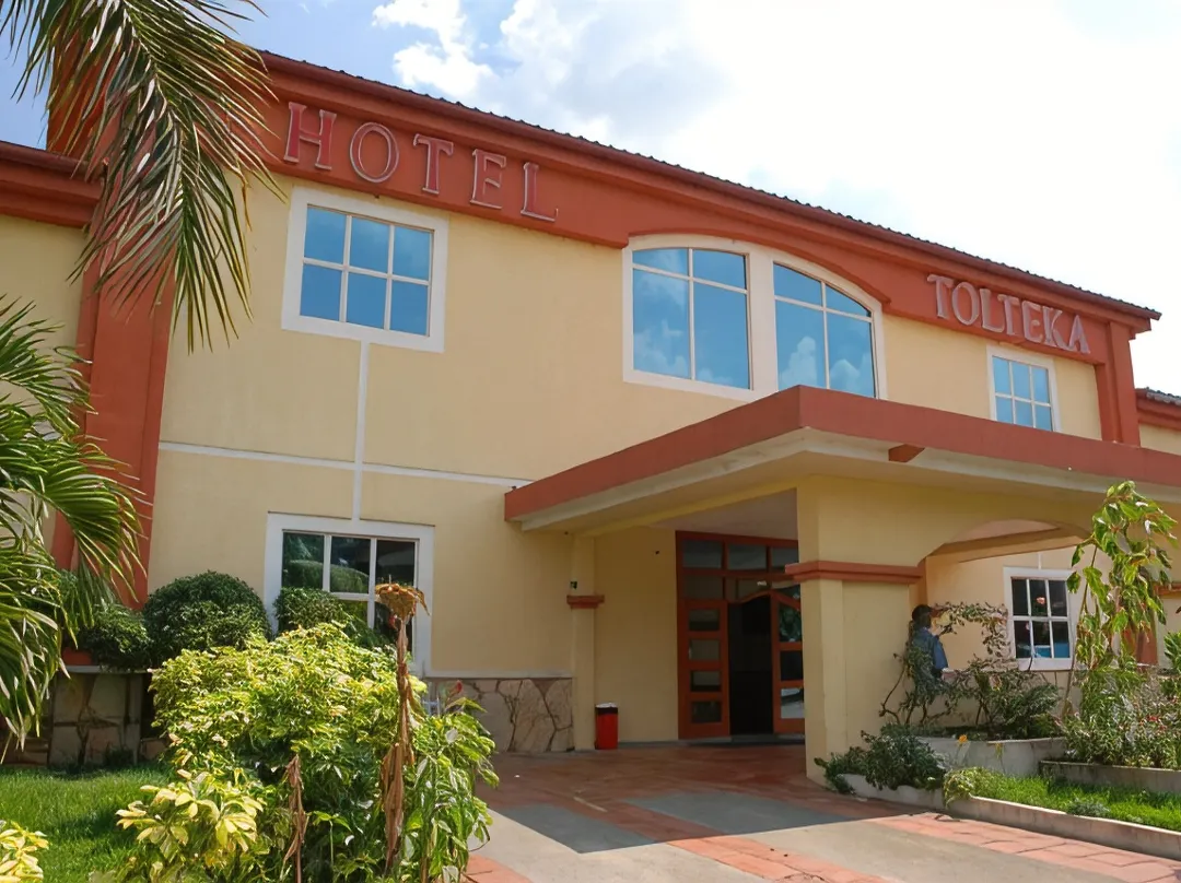 Tolteka Plaza - Santa Ana