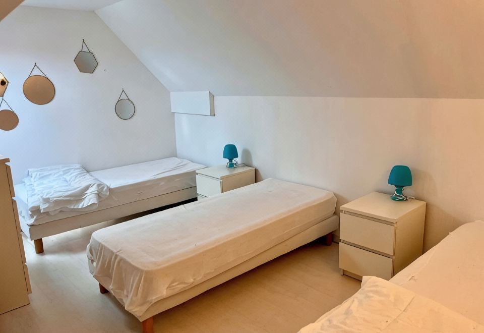 L'Abri Châtelaillonnais, sleeps 7, close to the beach and market ...