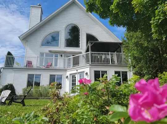 La Dolce Vita - Home Away From Home - Shawinigan