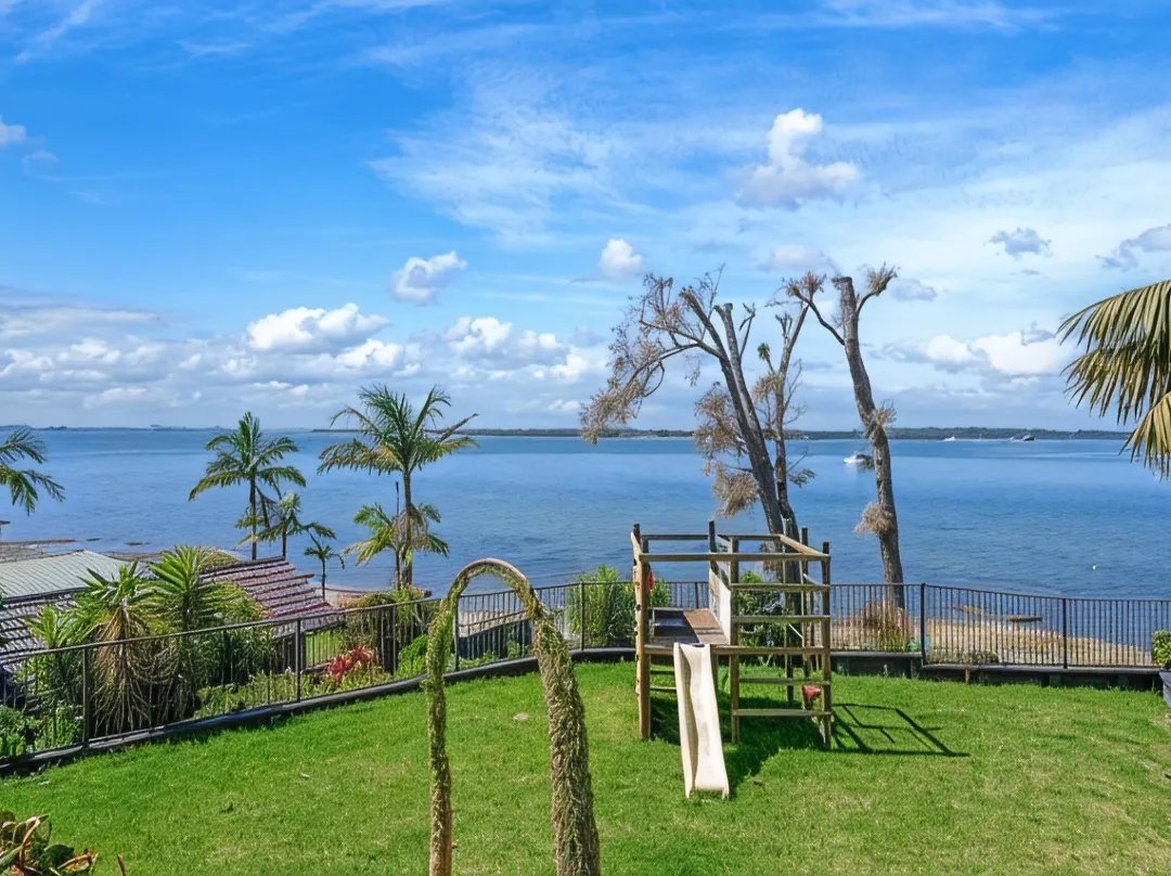 Spacious 4br Riverfront Getaway In Taren Point - Sydney