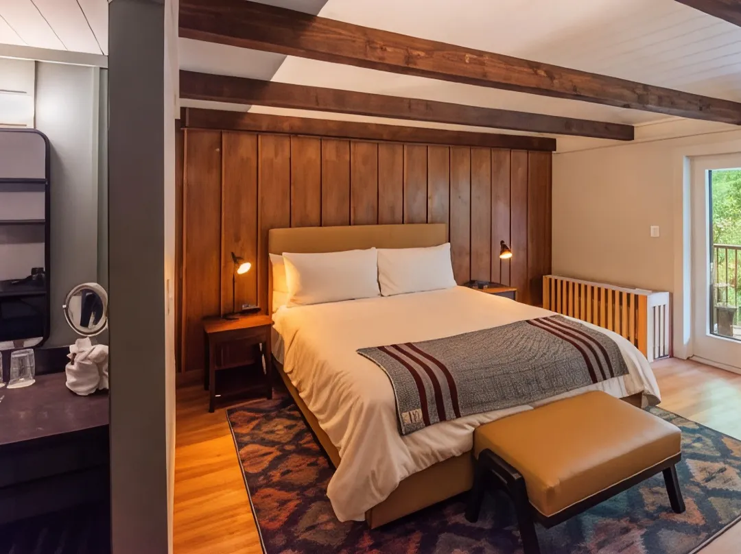 Historic Rocky Waters Inn, A Small Luxury Hotel - Gatlinburg