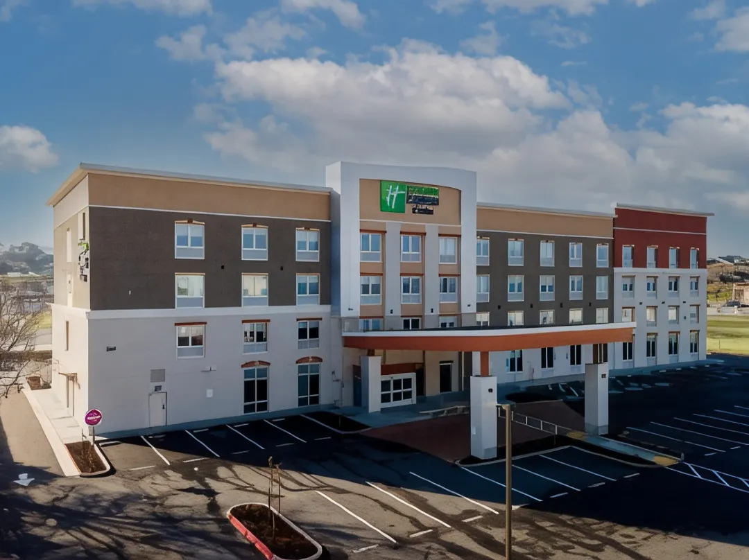 Holiday Inn Express & Suites Hollister - Hollister, CA