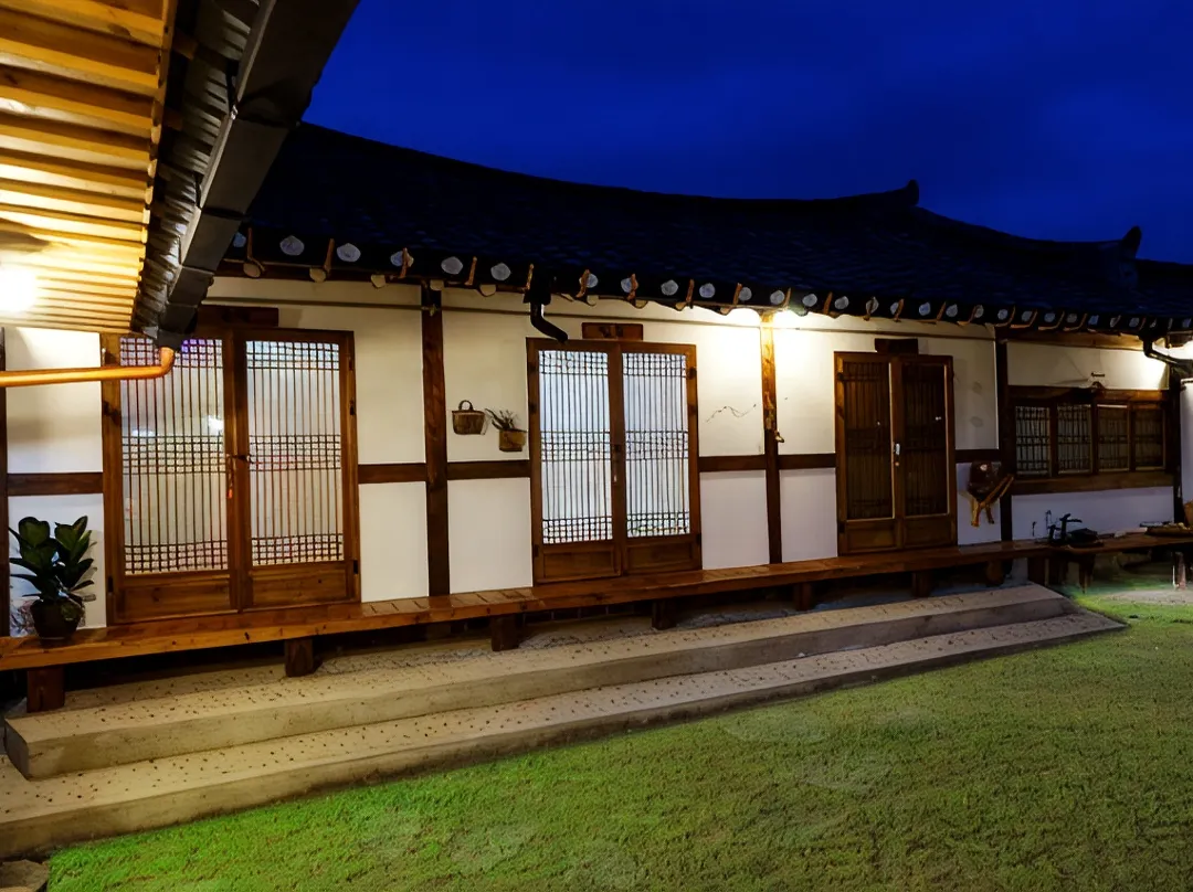 Jeonju Byeolbit Palace Hanok Stay - Jeonju-si