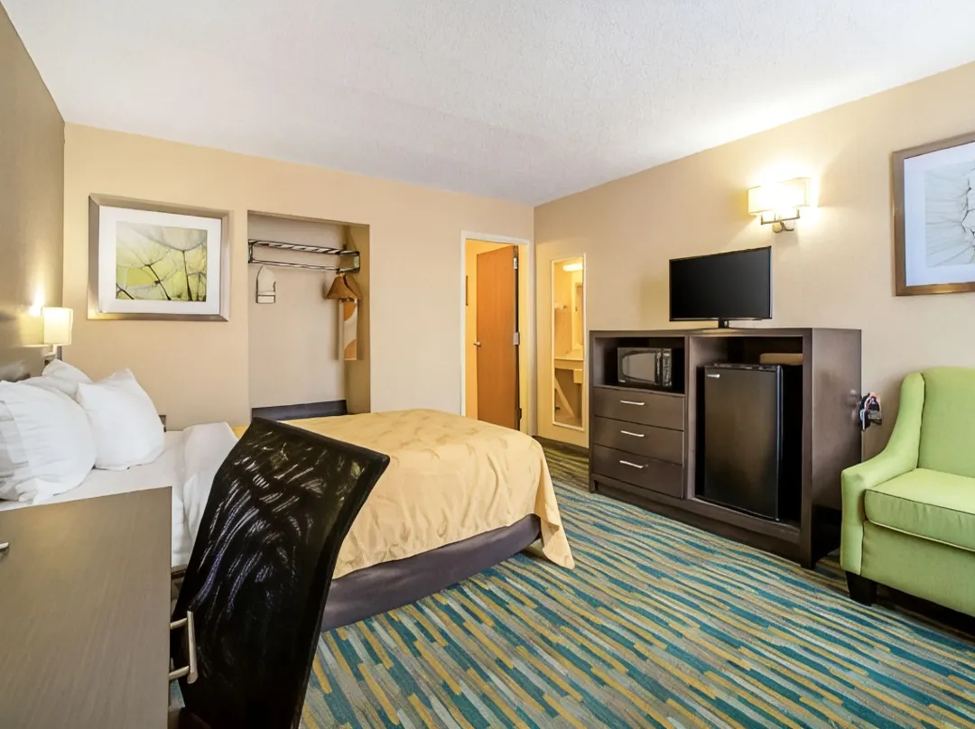 Quality Inn Near Six Flags St. Louis - Eureka, MO