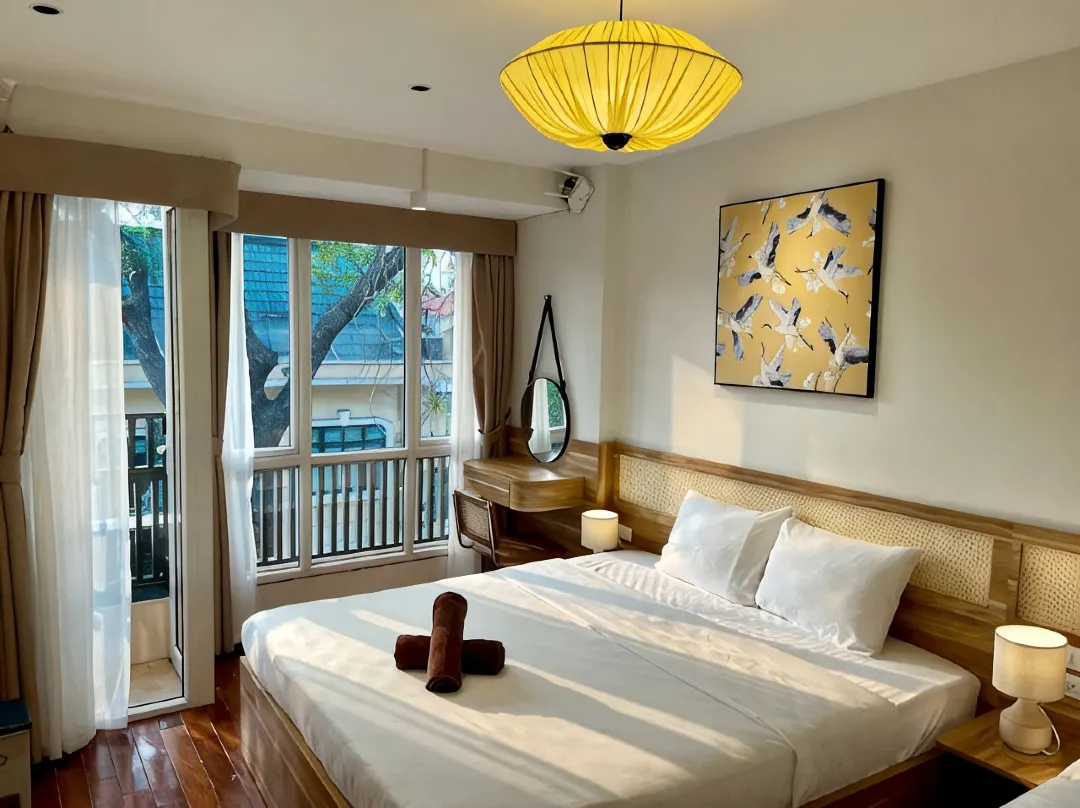 Sunlit And Cozy Townhouse Near Train Street | 4br - Hanoi