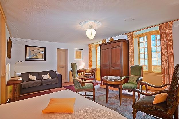 Le Logis Du Jerzual : Chambres D'hôtes Avec Jardin, à 50m De La Rivière La Rance Proche Saint-malo Bretagne - Dinan