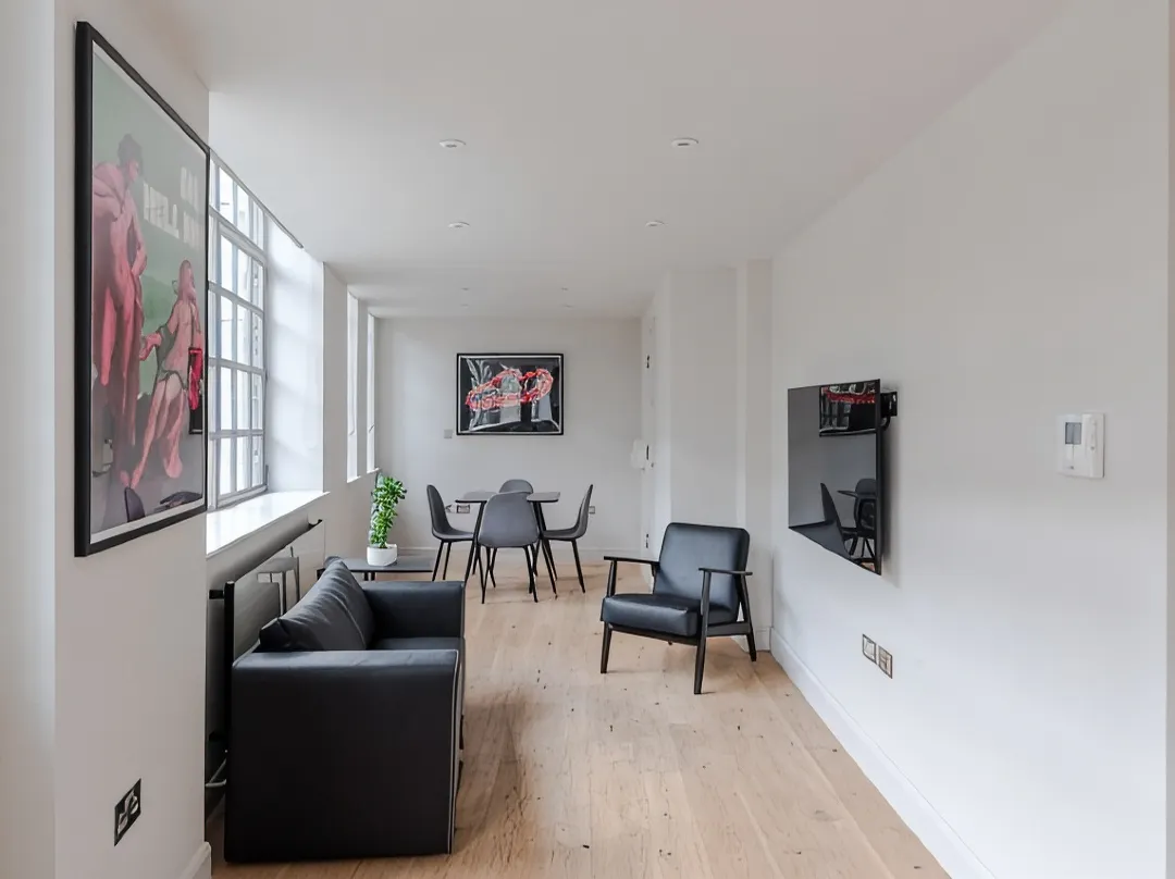 The Eyre Suite Four - Farringdon - By Frankie - London