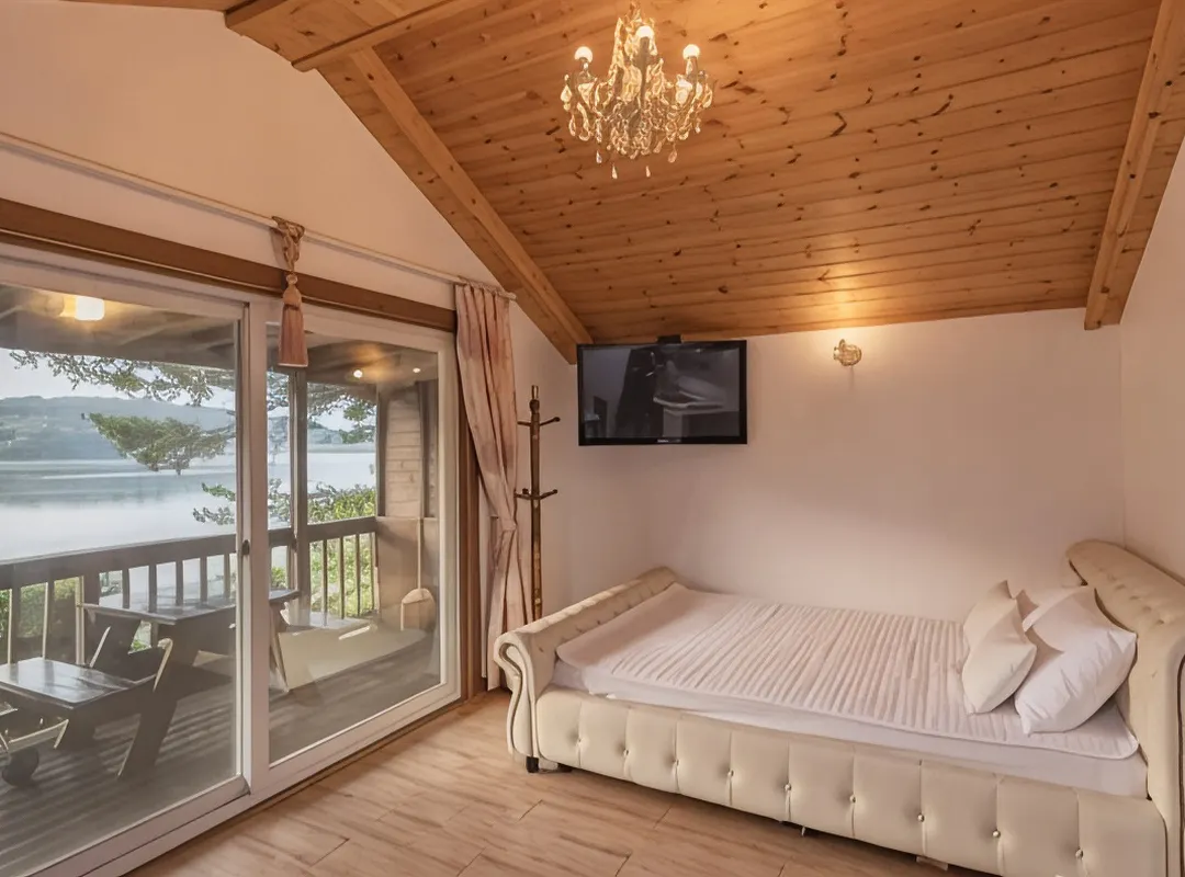 Taean  The Nature And Lake Pension - Taean-gun