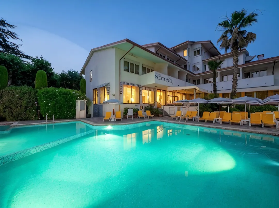 Hotel Nettuno - Bardolino, Italy