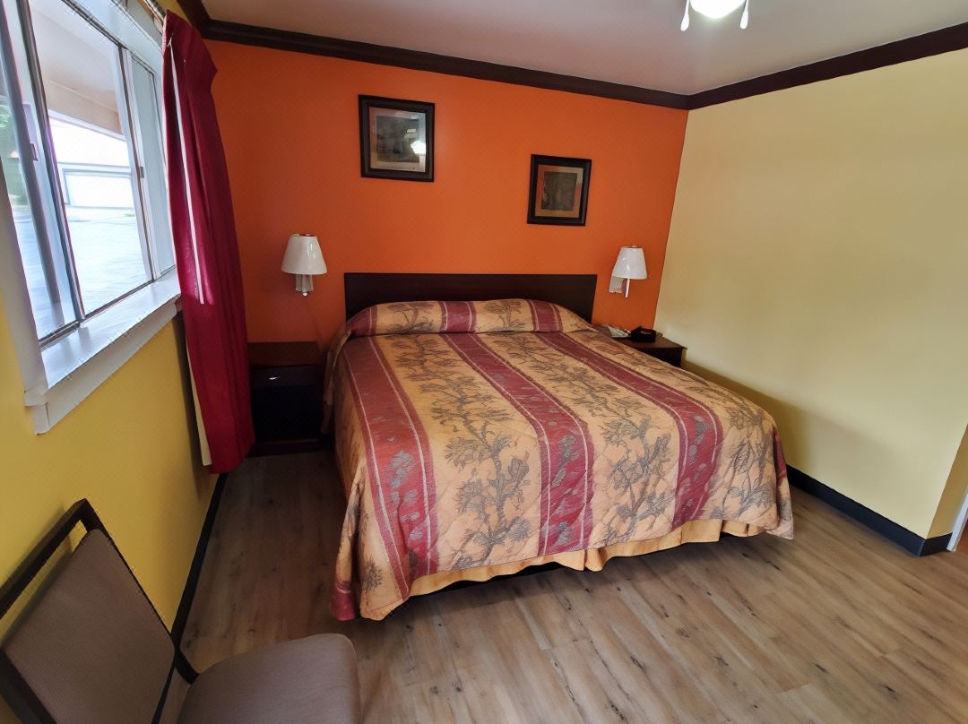Vanguard Motel - Navasota, TX