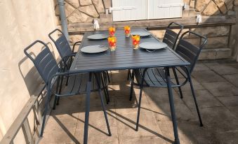 L'Abri Châtelaillonnais, sleeps 7, close to the beach and market ...