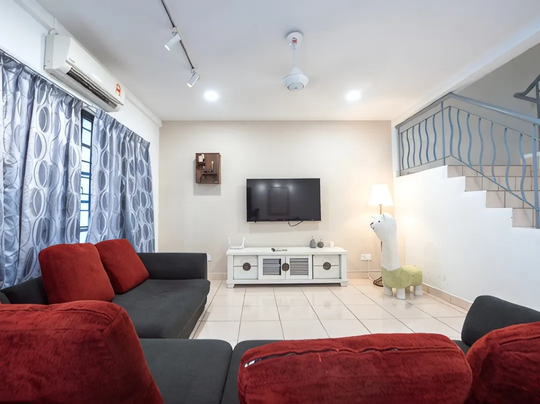 Lovely Family Home |12pax | 3 Min From Toll - Seremban