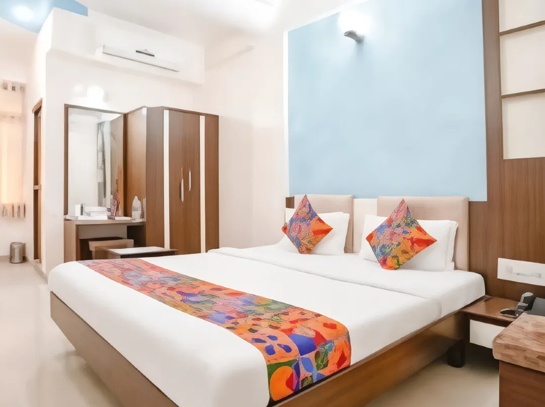 Skylon Hotel - Gandhinagar