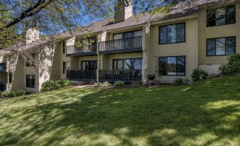Summit Village: Walk to Golf/Pools • Beach Club Access, Kearney ...
