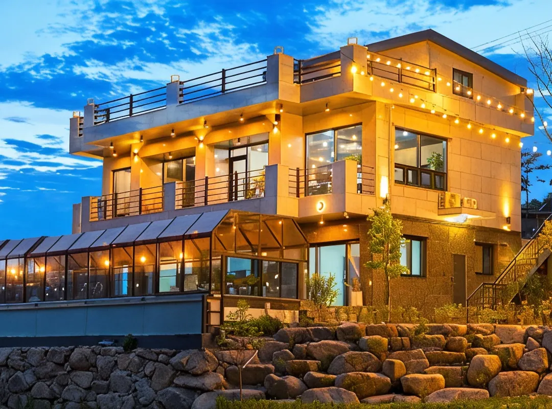 Geochang Sunflower Pool Villa Pension - 평거동