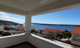 3 room apartment, 100 meters from the beach with sea view, new building ...