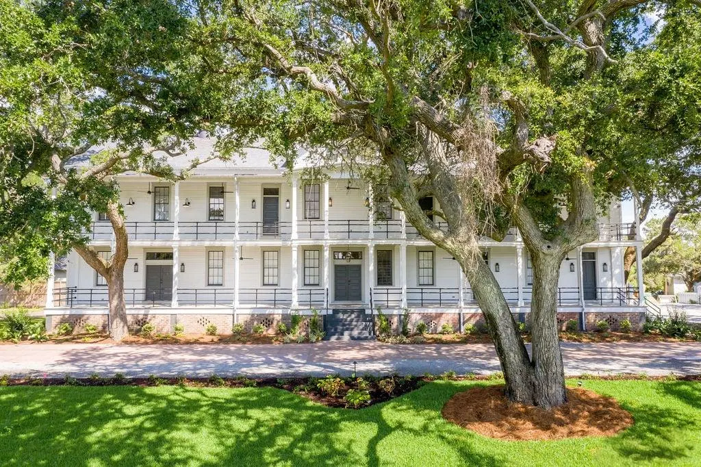Stunning Retreat - Modern Amenities, Heated Pool, Park View - Tybee Island