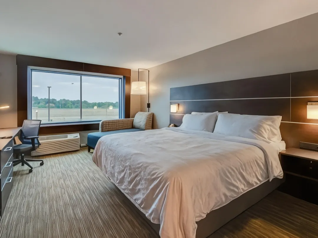 Holiday Inn Express & Suites Union City - Union City, TN