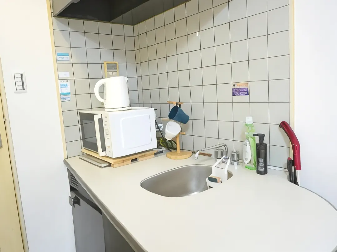 【B502】 Cozy Semi-double Room Near Kuromon, Namba & Shinsaibashi - Osaka Prefecture, Japan