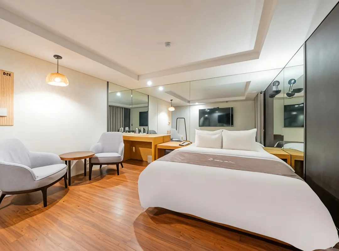 Urban Brown Hotel - 사이동