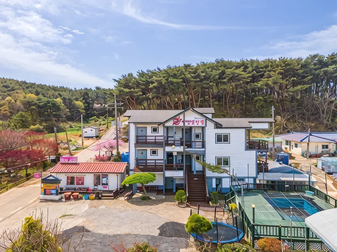 Taean Jangmibit Insaeng Pension - Incheon