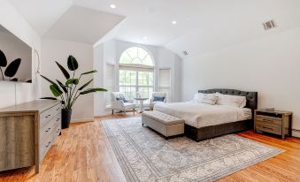 7 Bedrm House-Pool Open Now-Swim-up Bar, Grill, Pool Table, Fitness ...