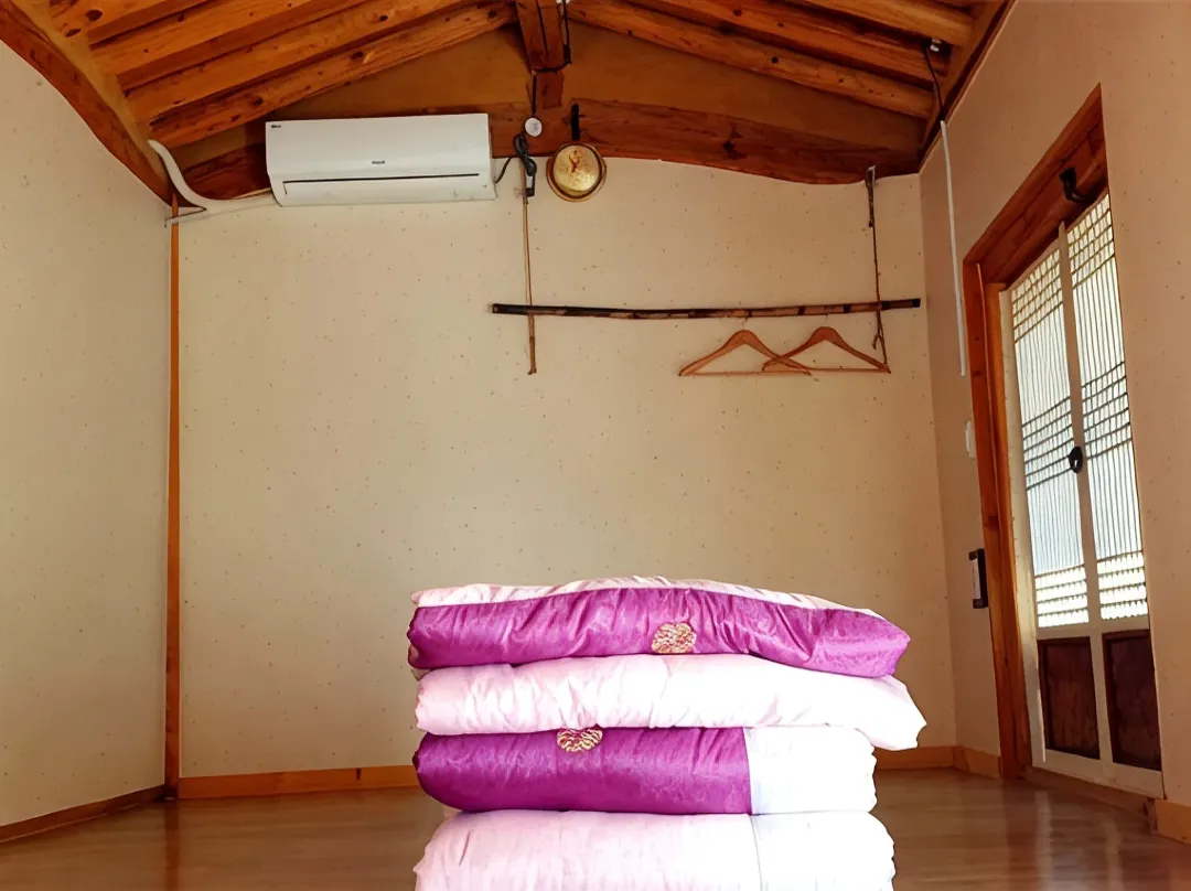 Gyeongju Hyeriwon Hanok Stay - Gyeongju-si