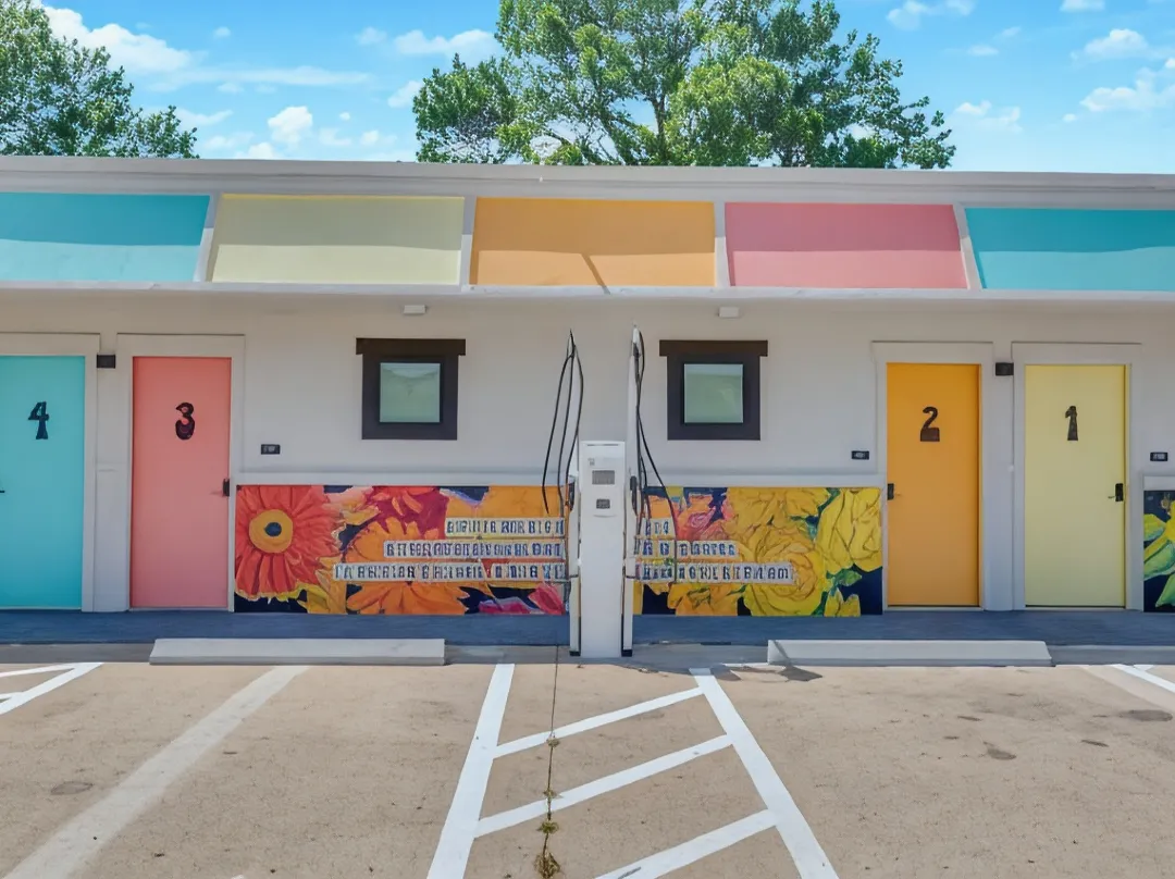 Hotel Mccoy - Art, Libations, Pool Society - Bryan, TX