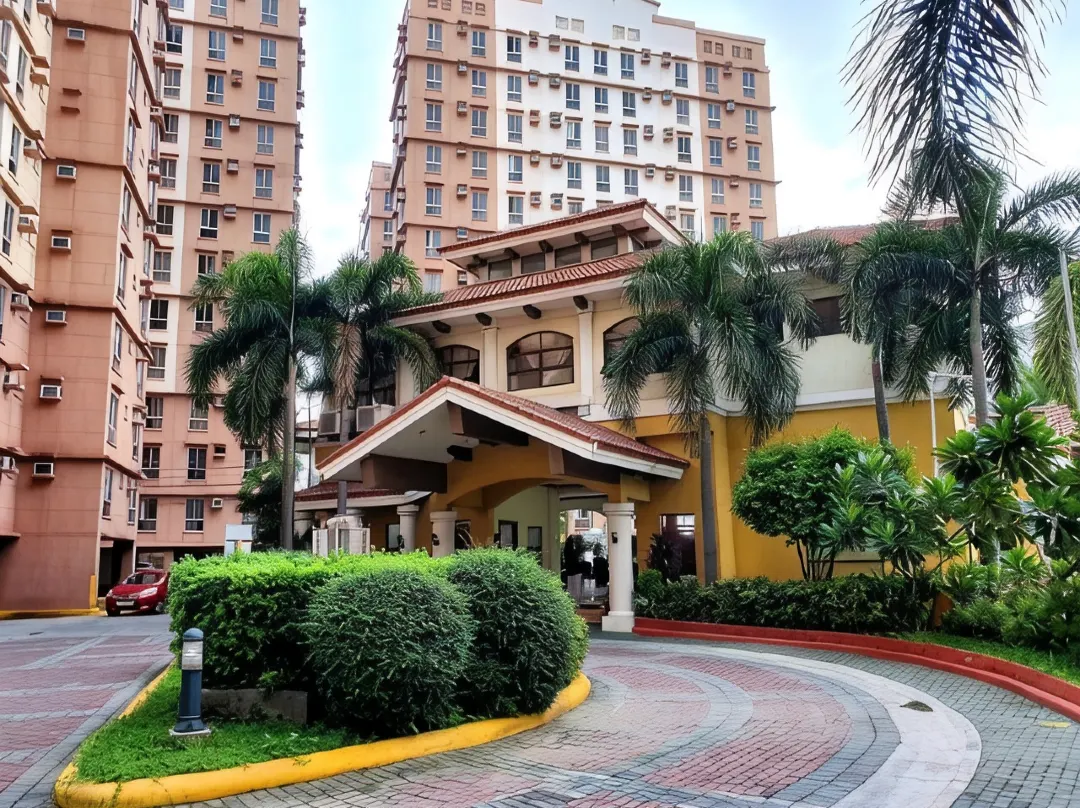 "Budget - No Frills" One Bedroom Condo Near Manila Airport With Kitchen. Ideal For Transient. 10k - Parañaque
