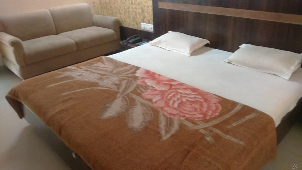 Sai Surya Hotel - Shirdi