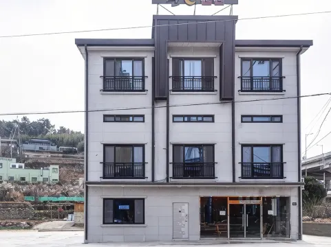 Yeosu Moon Pension - Yeosu-si